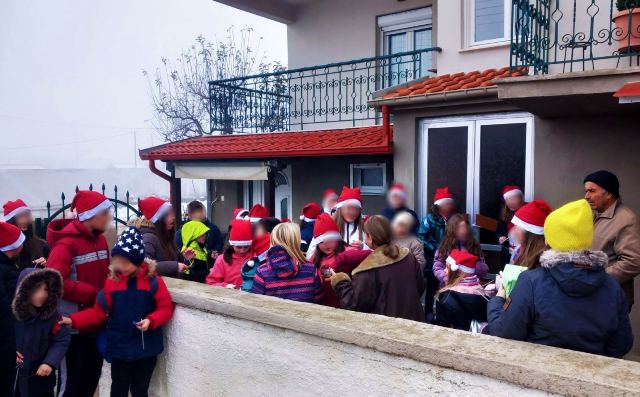 Κάλαντα στους Λόφους από μαθητές του δημοτικού σχολείου Βεύης (pics)